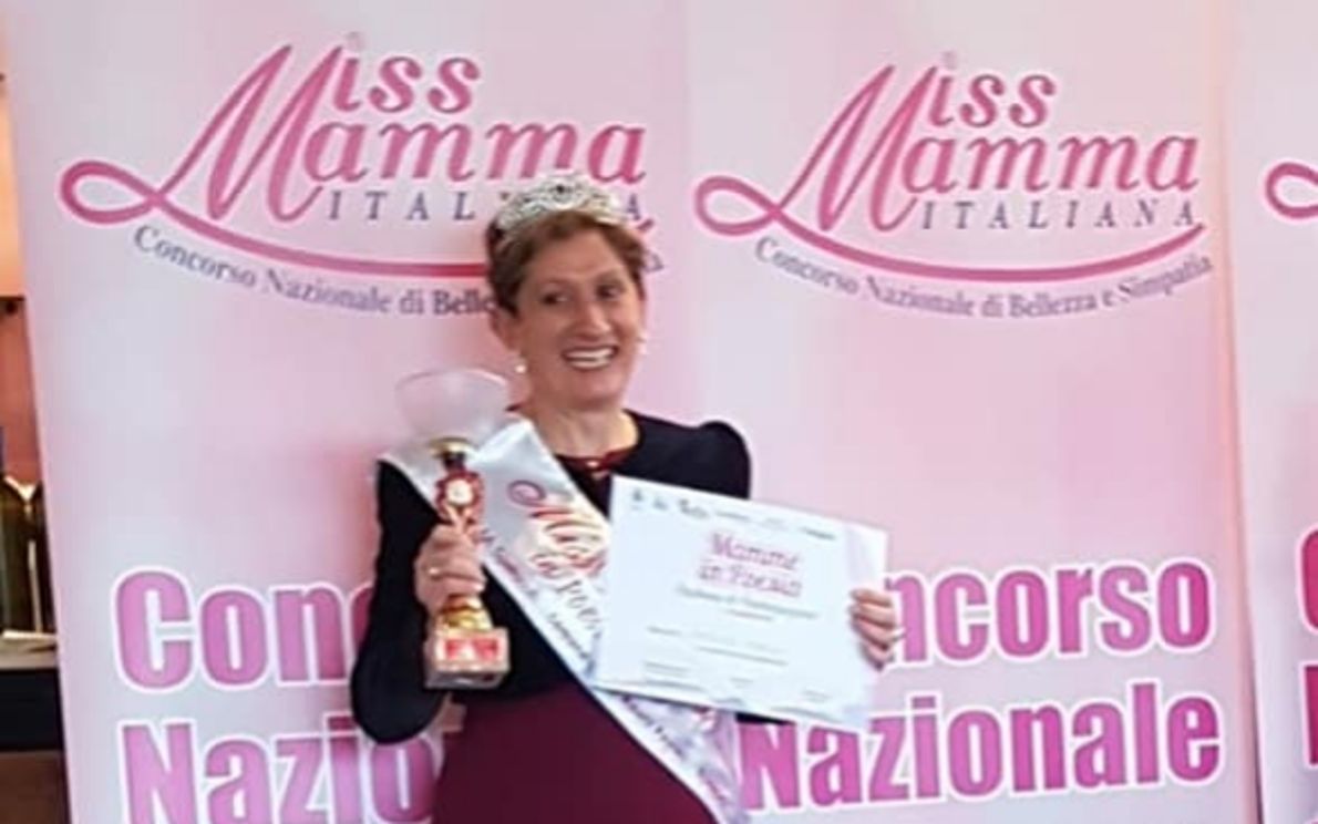 Un'infermiera di Schiavonia incoronata 'Miss Mamma in Poesia ...