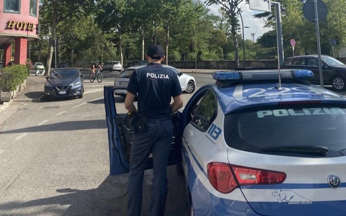 Infrange il vetro di un’auto in sosta e tenta di rubare al suo interno: 24enne bloccato ...