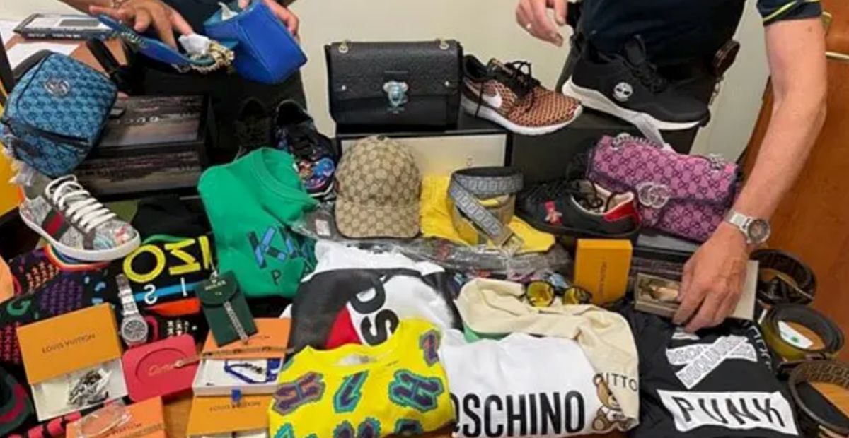 Vestiti Con Marchi Contraffatti Nei Mercati Di Verona Migliaia Di
