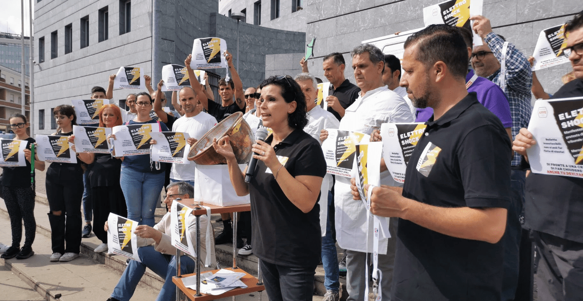 La protesta dell'Appe davanti al tribunale di Padova contro il caro ... La protesta dell'Appe davanti al tribunale di Padova contro il caro ...