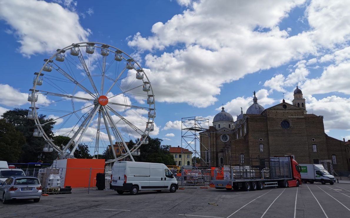 Prato della Valle, ecco la ruota panoramica targata Aperol: da giovedì ...