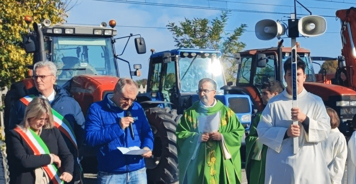 La sfilata dei trattori per la festa del Ringraziamento a Montà | TgPadova | Telenuovo