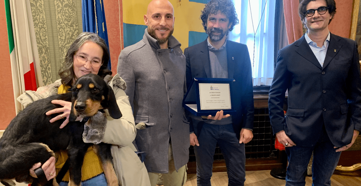 Premiati con una targa al merito i soccorritori del cane Milo che stava per morire nel Biffis ...