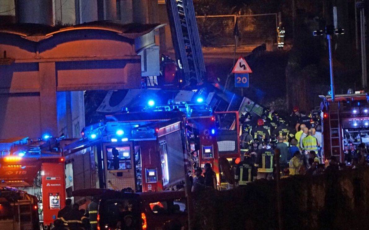Strage di Mestre: bus caduto dal cavalcavia, una scena apocalittica ...