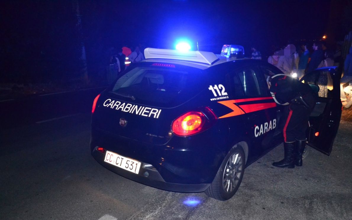 Litiga in strada con la fidanzata e poi aggredisce i Carabinieri: 21enne rumeno arrestato ...