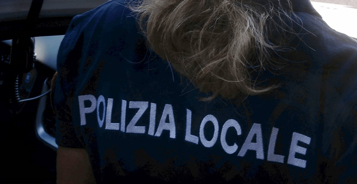 Tenta di rubare un tablet da un veicolo, arrestato dalla Polizia locale | TgVerona | Telenuovo