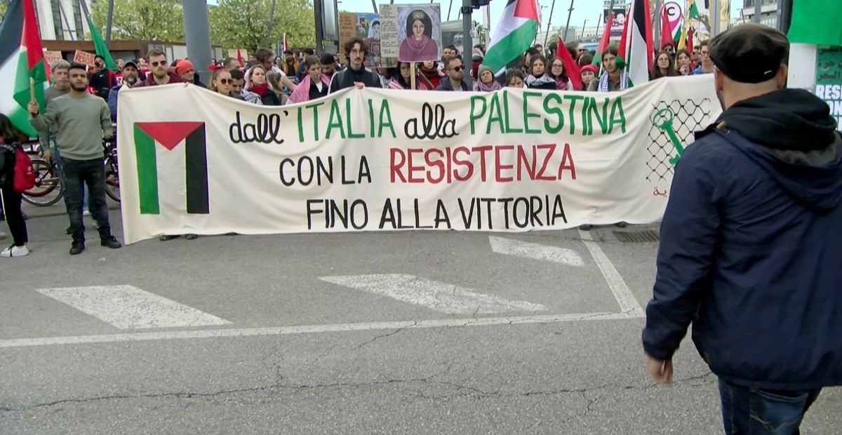 'Ora e sempre resistenza. Palestina libera': manifestazione in Stazione ...