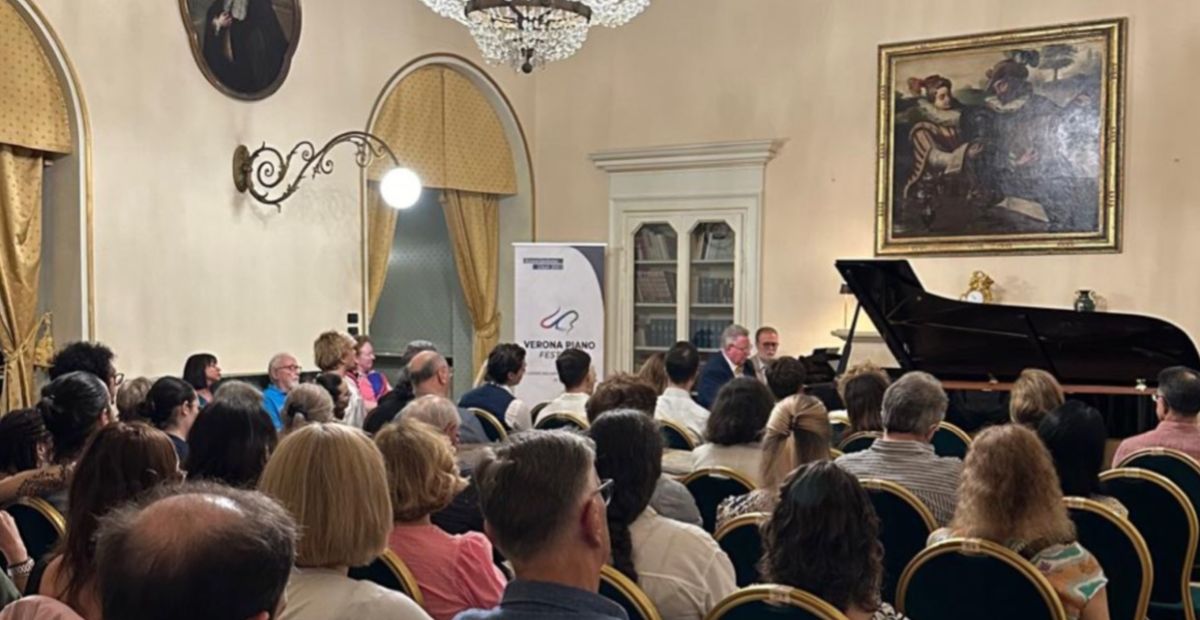 Leslie Howard infiamma l’accademia Filarmonica: il pianista da Guinness ...