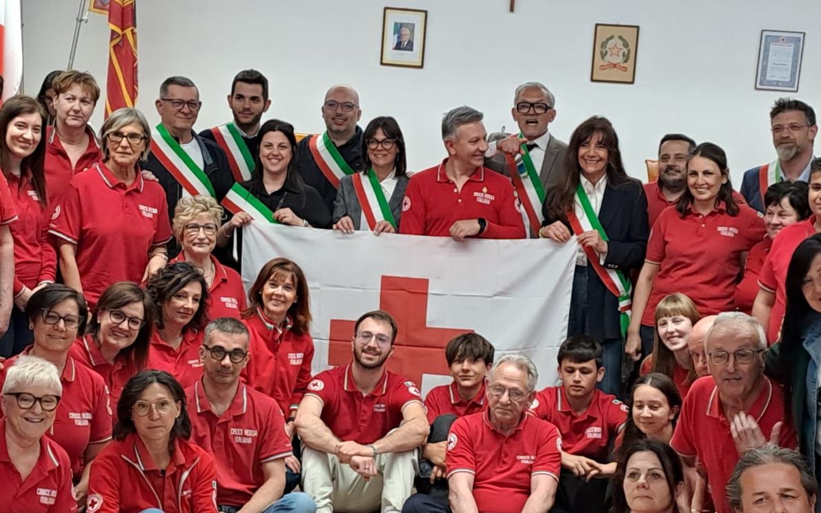 Legnago, issata la bandiera della Croce Rossa per la Giornata Mondiale ...