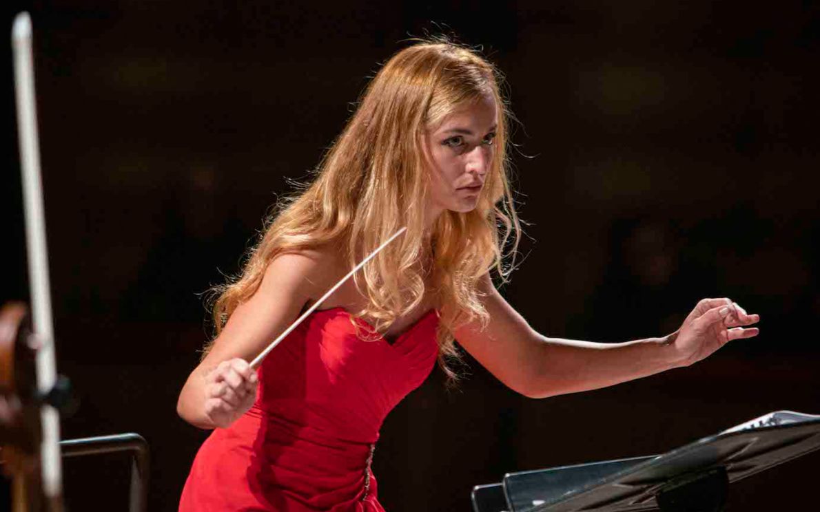 Caso Beatrice Venezi, sale la tensione: "Non ha il curriculum adatto ...