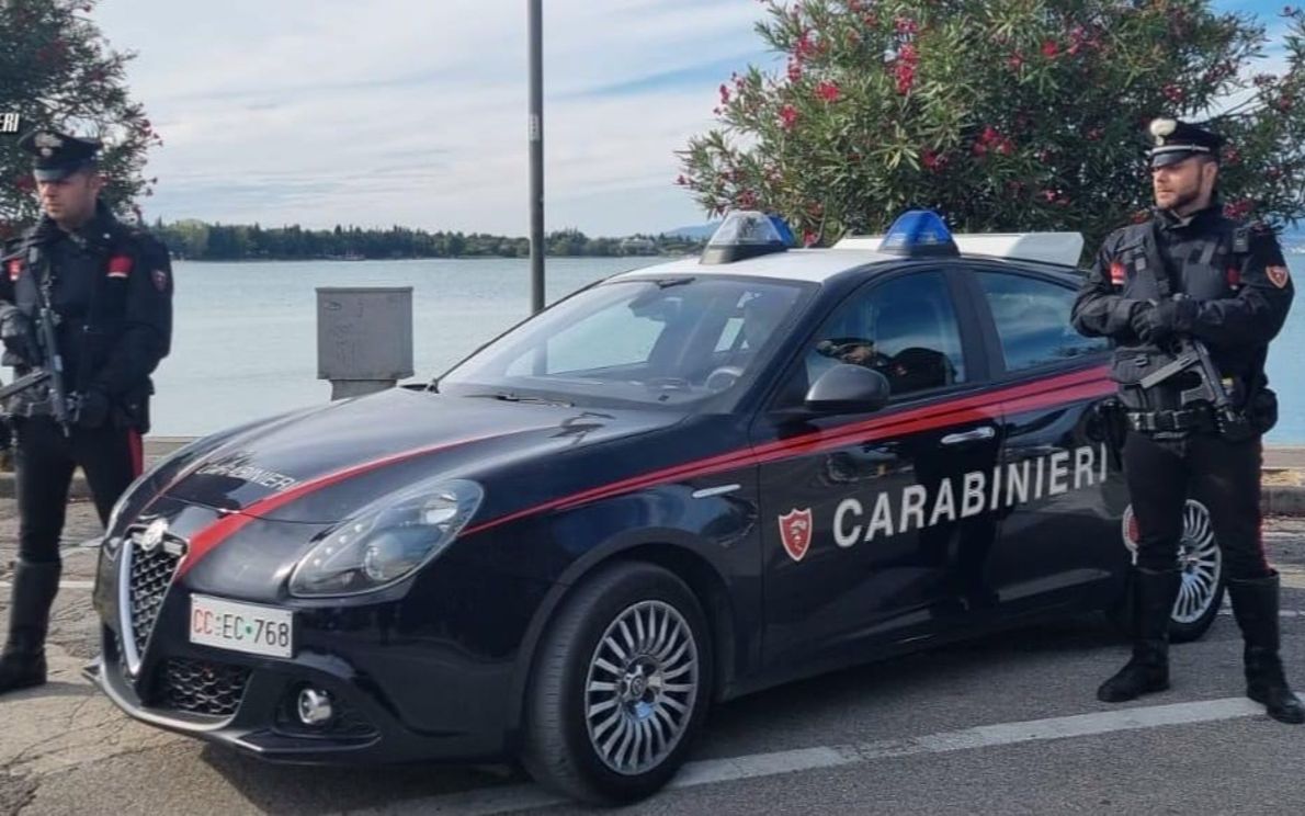Litiga violentemente con la fidanzata e morde un braccio ai carabinieri: 42enne in manette ...